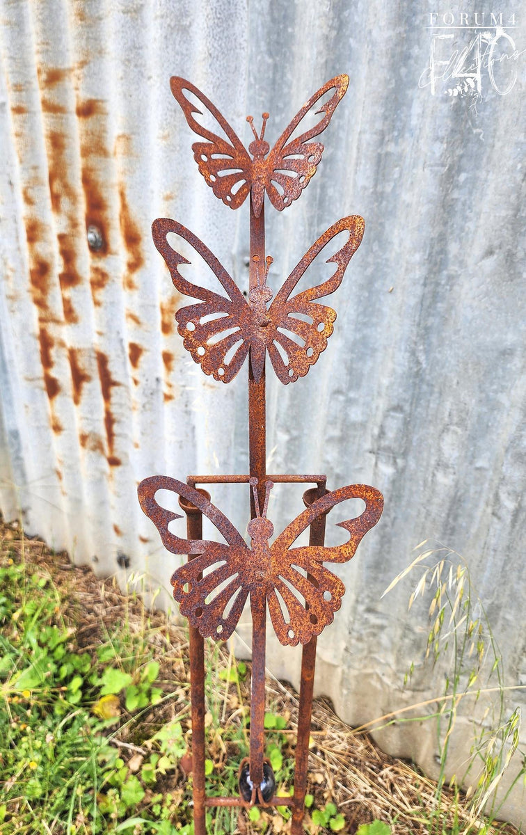 RUSTY BUTTERFLIES ROCKING TOPIARY WITH BALL – Forum4 Collections