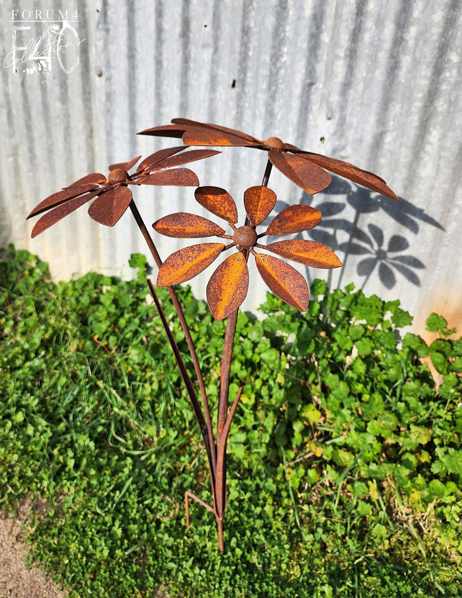 TRIPLE FLOWERS RUSTY GARDEN STAKE – Forum4 Collections